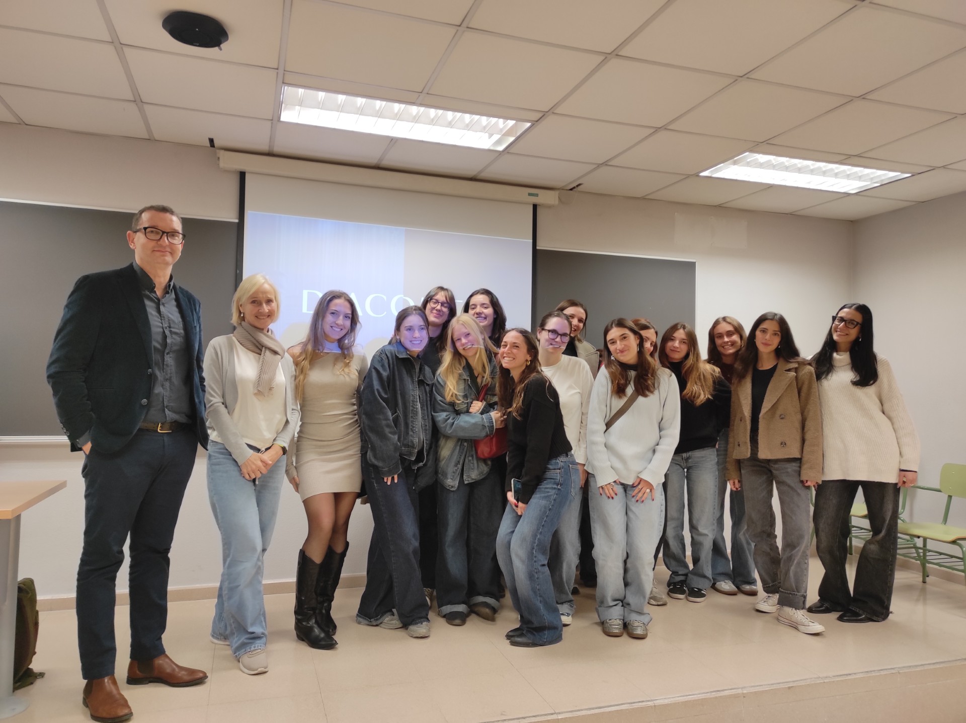 Discussions with Spanish and Erasmus students at the Complutense ...